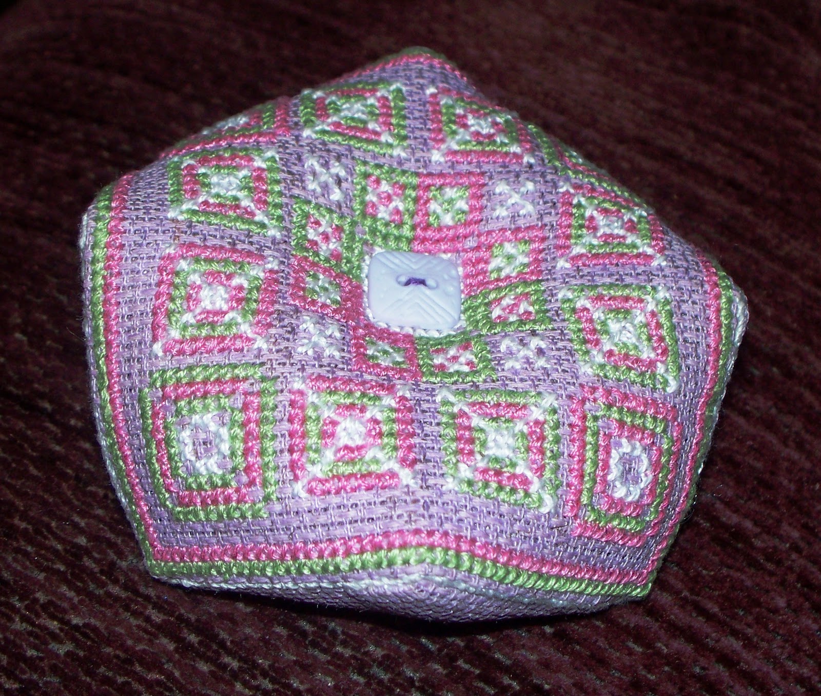 Sunshine-Stitches: Biscornu Freebie