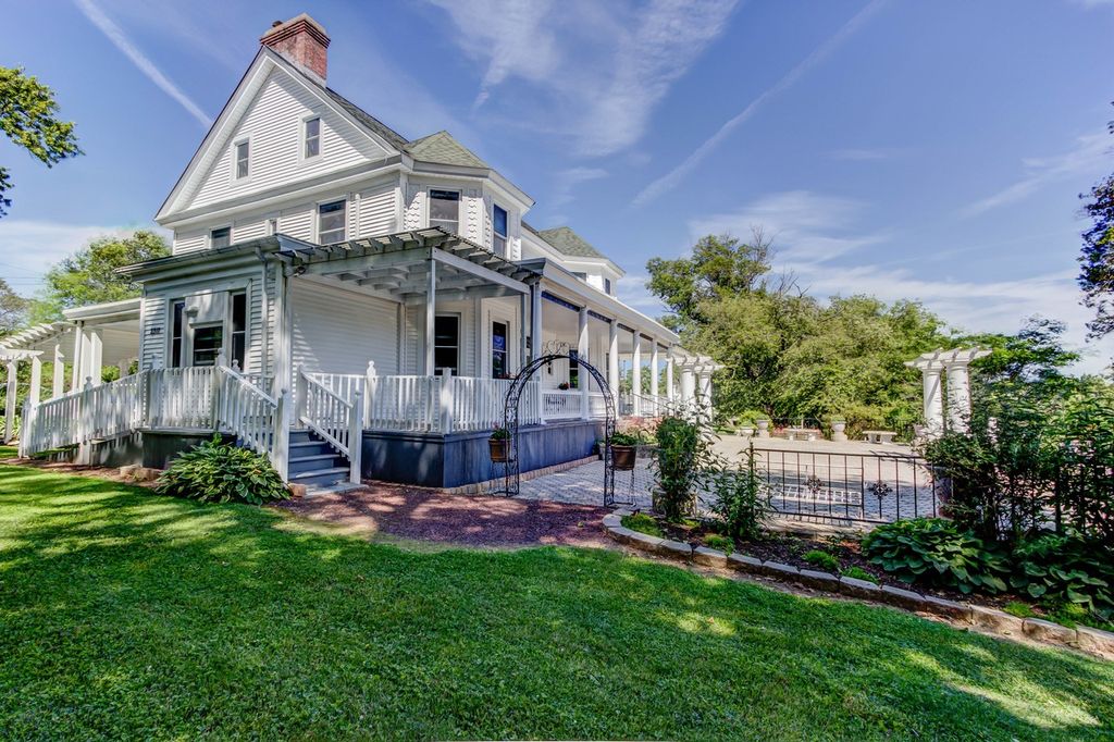 Sweet House Dreams: 1890 Victorian in Wilmington, Delaware