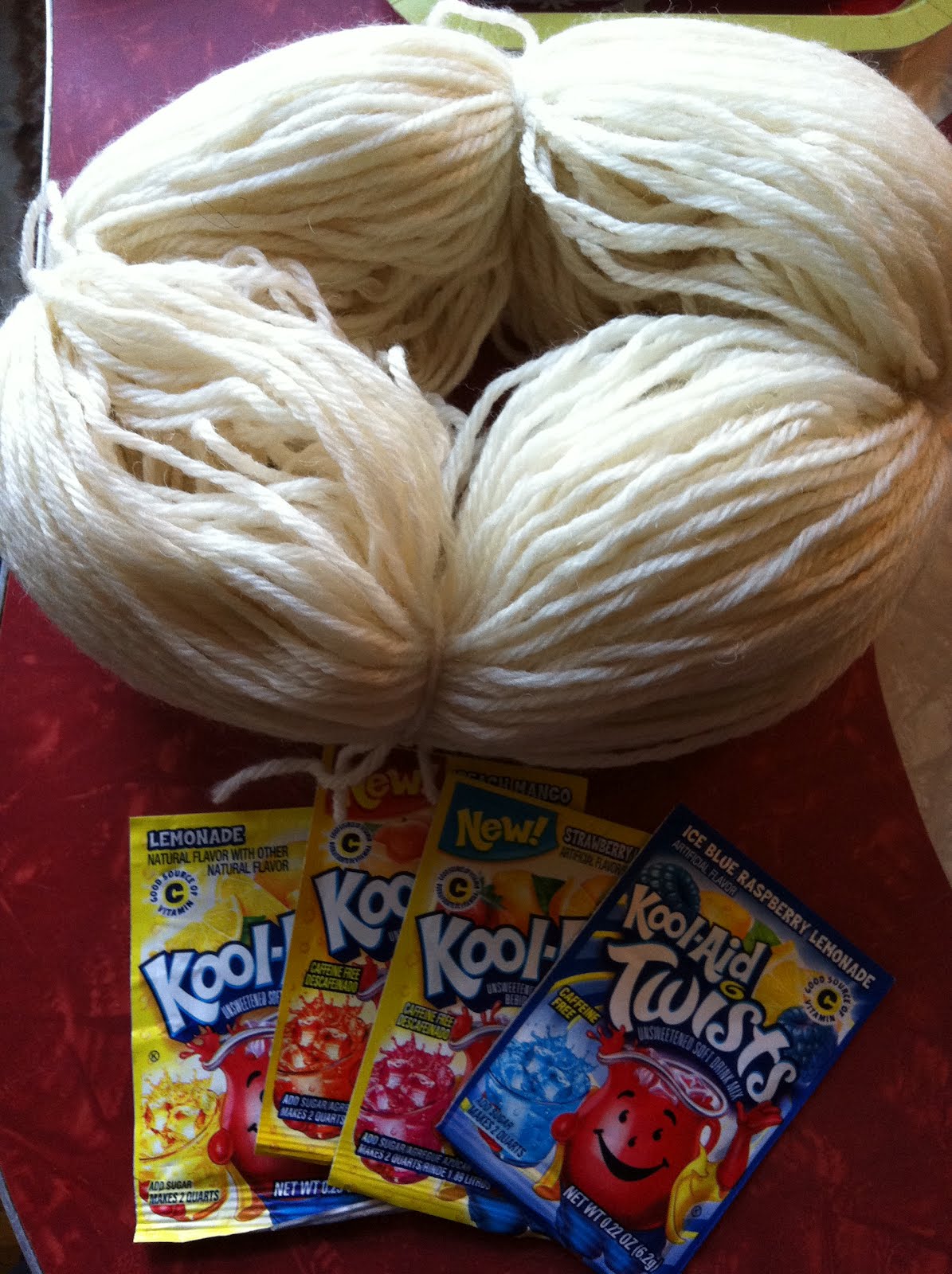 Hoot-N-Annie: Kool Aid Yarn Dyeing