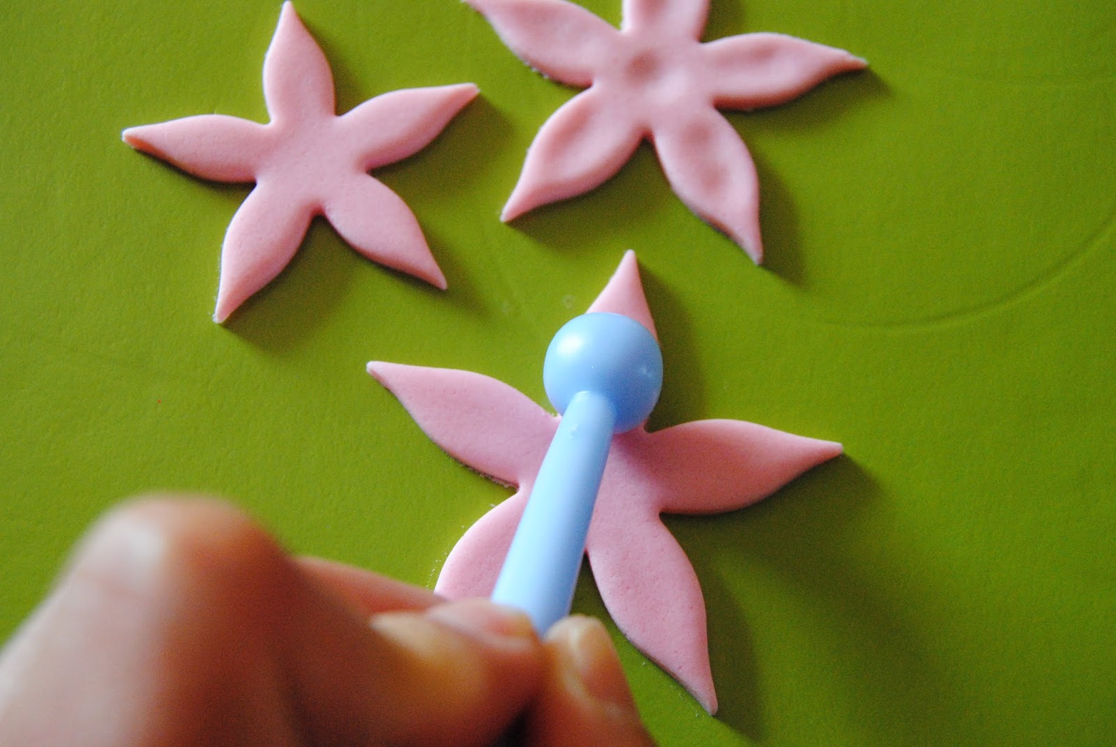 Alguien dijo cupcakes?: TUTORIAL FLOR SENCILLA