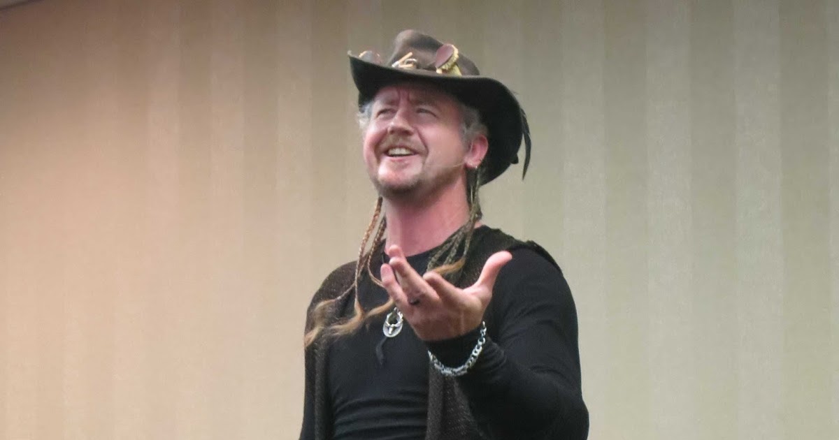 The ZehnKatzen Times: OryCon 39: Alexander James Adams In Performance