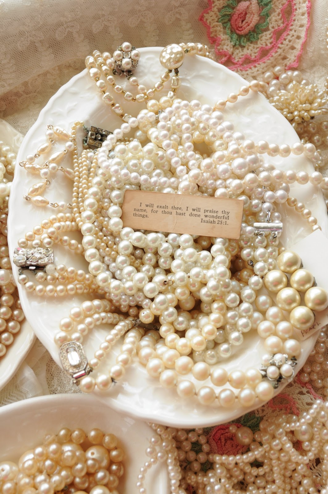 Faith, Grace, and Crafts: Pearls and Lace Thursday #121 Tray of Pearls!