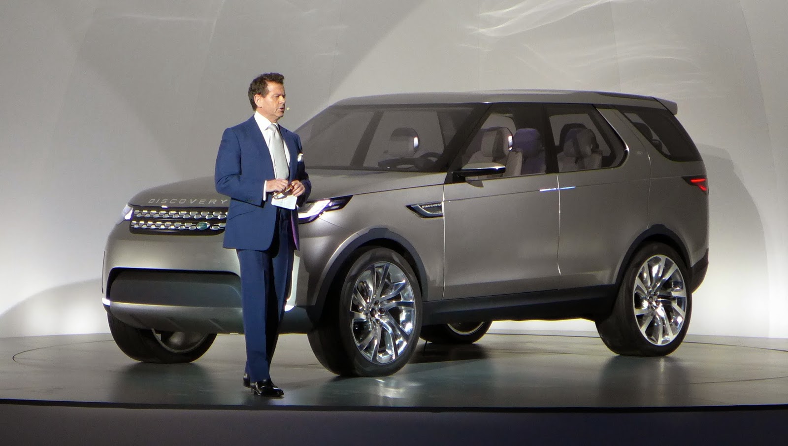 Land Rover Discovery Vision Concept: Live Reveal Photos - Latest Auto ...