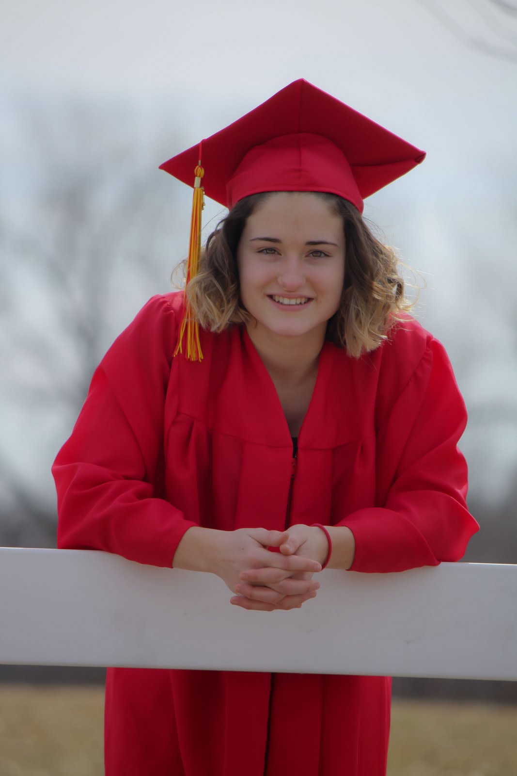 Kate Lowe Photography: Lora's Cap and Gown Portraits