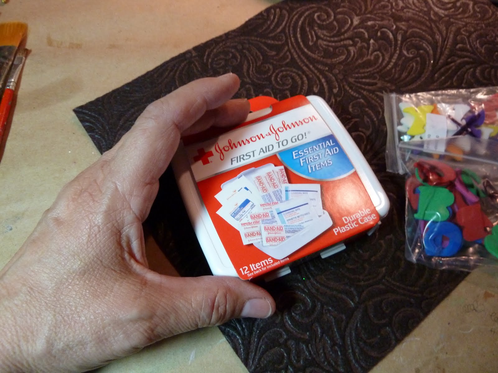 Make it easy crafts: Mini First Aid kit for Dad...Easy Kid's Craft