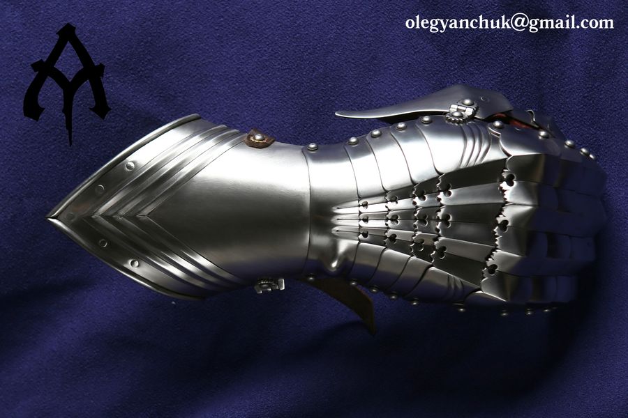 Armouring Art: Late 15-th C .Gothic Gauntlets
