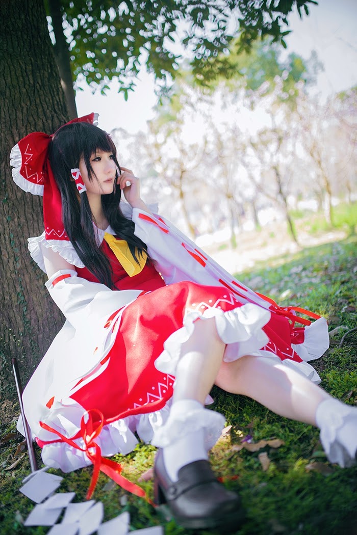 Final Fantasy Cosplay Costumes: Cute Touhou Reimu Hakurei Cosplay Girls