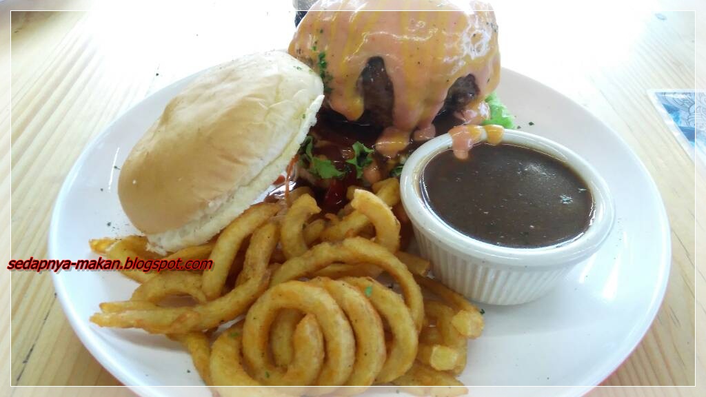 MaKaN JiKa SeDaP: Makan western food di BKE corner, Kubang Semang ...