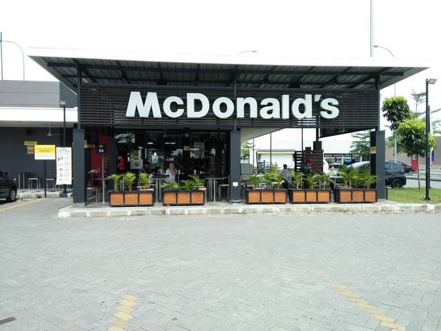 Ayam Gulai McD, Sensasi Kuliner Padang di McDonald’s Rest Area Km 726B ...