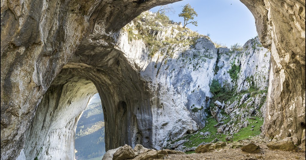 La Iberia Mágica: El Ojo de Aitzulo o de Tártalo, Araotz-Oñati