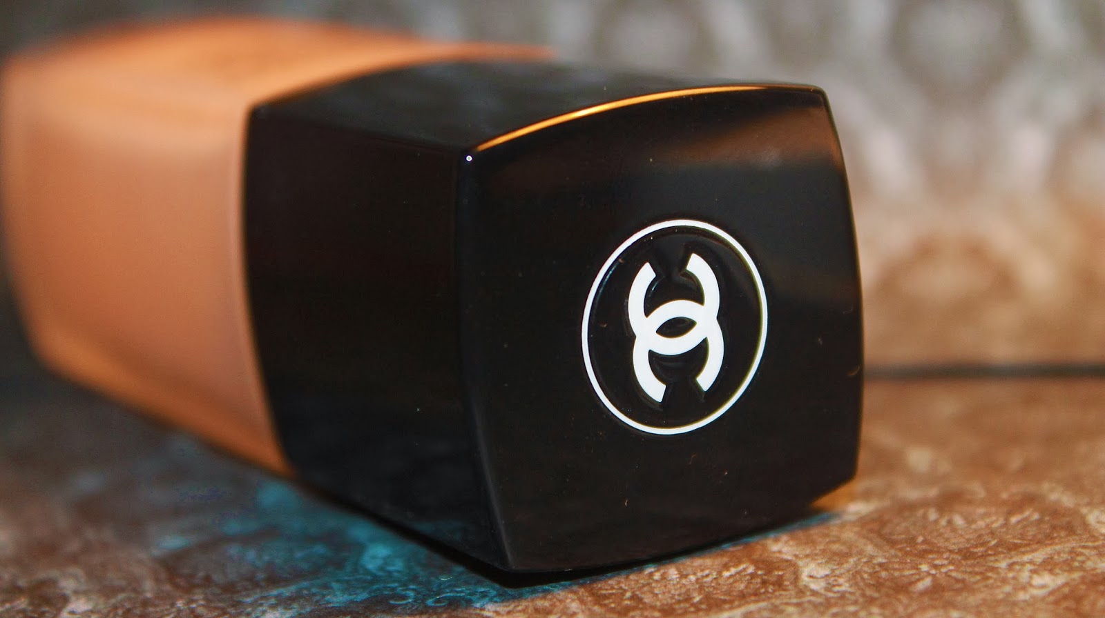 Review: Chanel - Mat Lumiere Long Lasting Luminous Matte Fluid Makeup ...