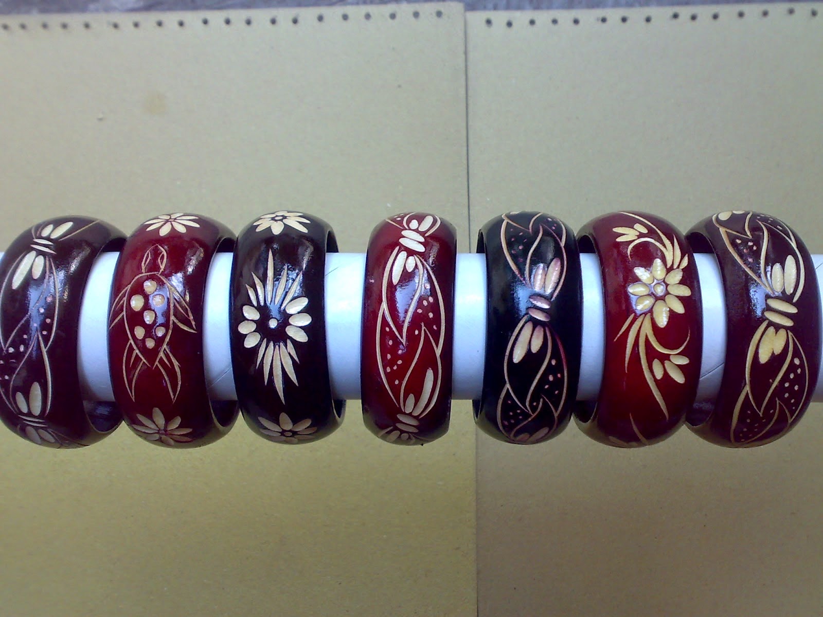 Accesories gelang kulit leather: Gelang kayu / wooden bracelets