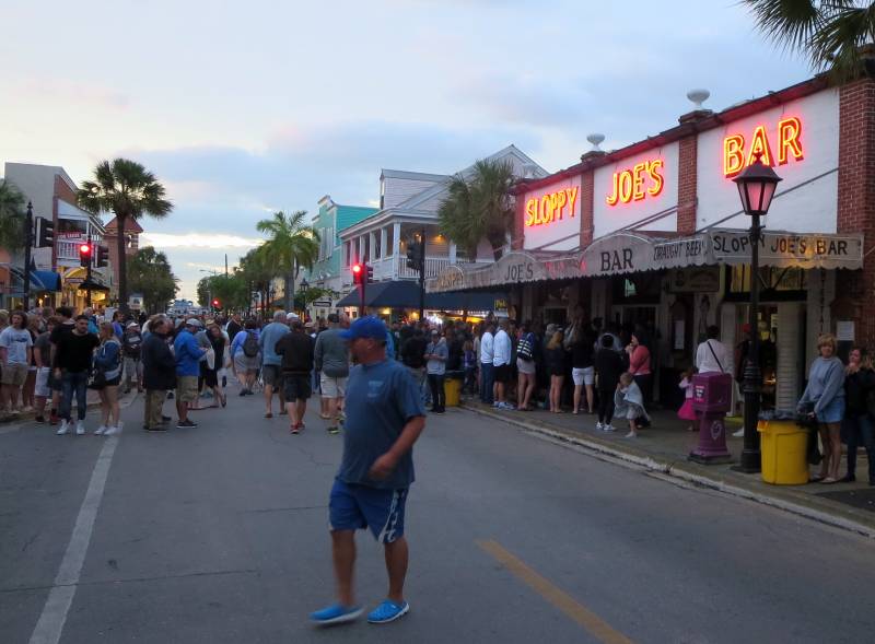 Cruising the ICW with Bob423: Key West - Kenny Chesney gives a free ... Cruising the ICW with Bob423: Key West - Kenny Chesney gives a free ...