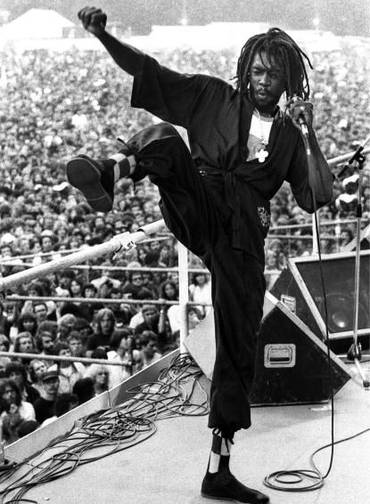 Peter Tosh e Burning Spear: Um Kung Fu e um Boxeador.