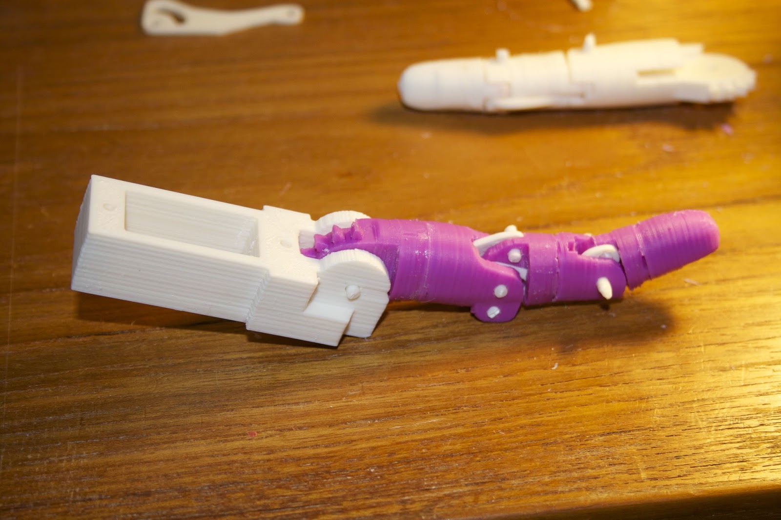 My InMoov: Prosthetic finger version 2 assembly and success