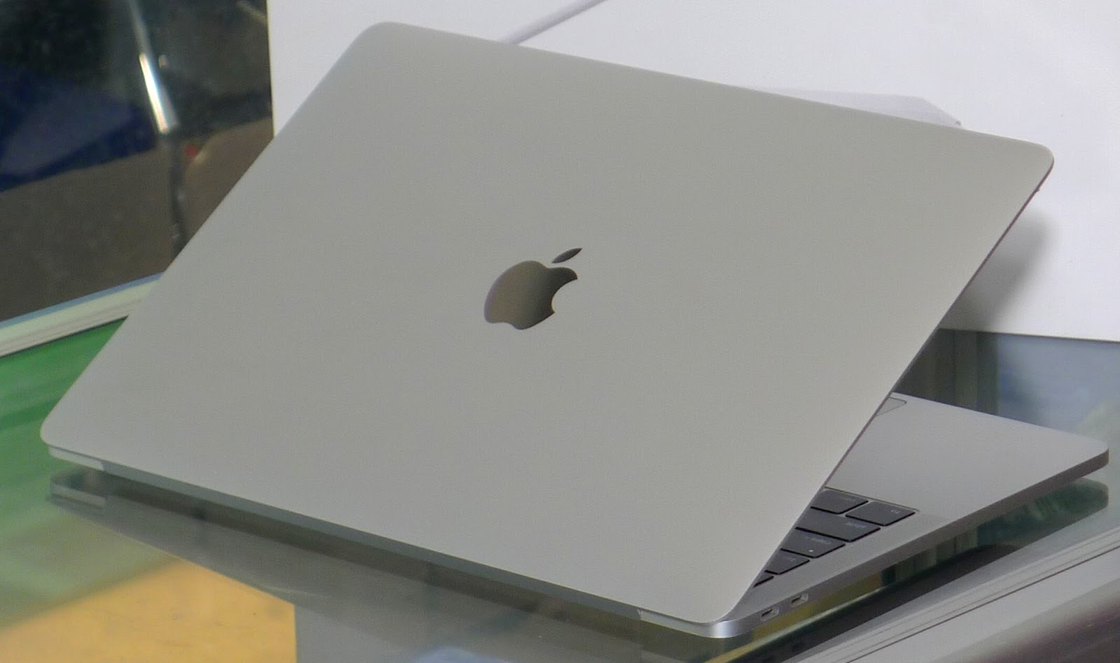 Jual MacBook Pro 13-inch 2017 Two Thunderbolt 3 Ports