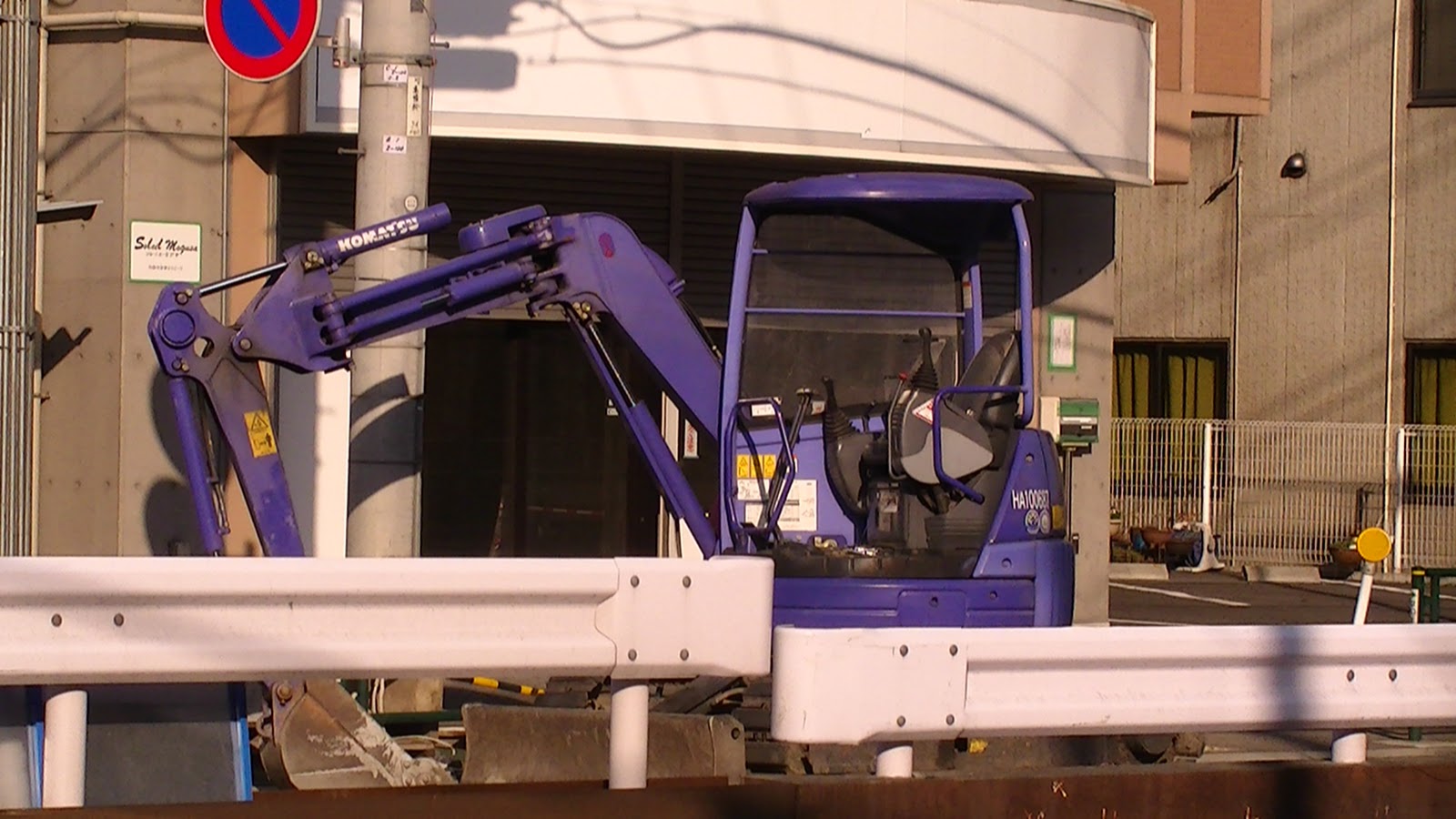 yokohamamama: Land of Cute-- Backhoes (Really!)...An Update