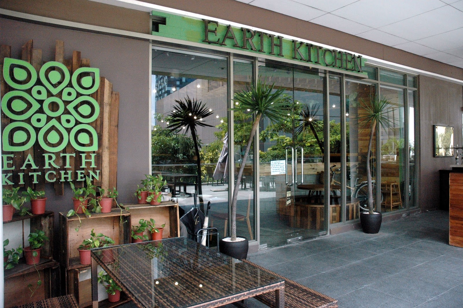 DUDE FOR FOOD: Real, Fresh, and Clean Flavors at Earth Kitchen