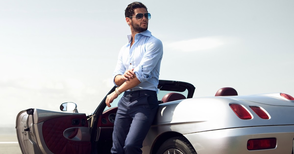 La pasión de un hombre por su auto!