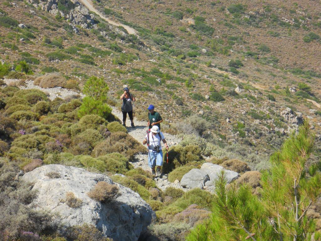 EXPLORE MOUNTAINS: ΜΟΝΟΠΑΤΙ Ε4 : ΜΟΝΑΣΤΗΡΑΚΙ - ΑΓΙΑ ΑΝΝΑ (ΘΡΥΠΤΗ)