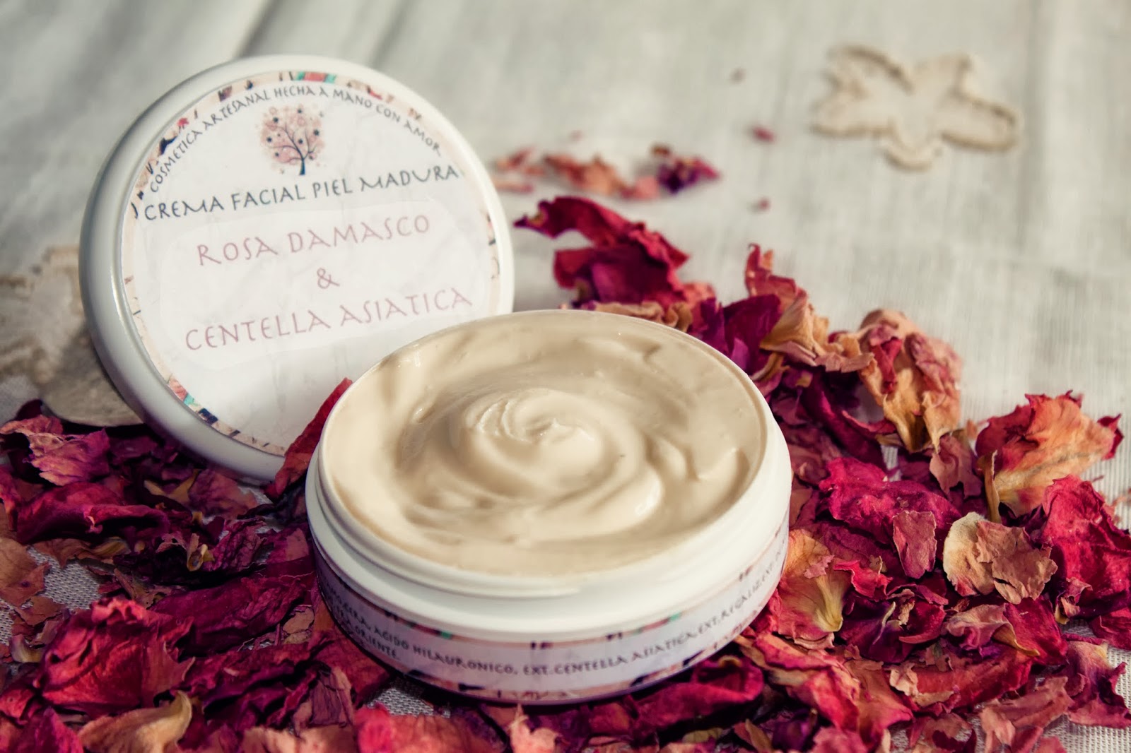 JUGANDO CON LAS FLORES: Crema facial piel madura Rosa Damasco y ...