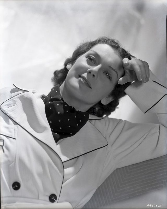 50 Glamorous Photos of Rosalind Russell in the 1930s and Early ’40s ...