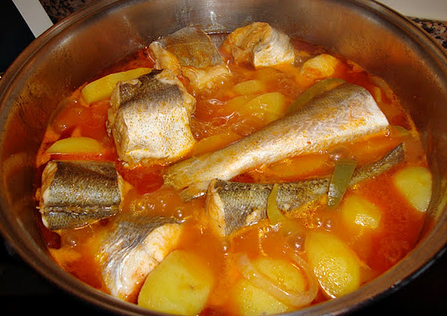 Receitas práticas de culinária: Pescada à Portuguesa