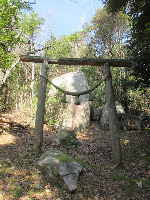 Sacred gateways of Japan: Japan's ancient megaliths & OOPARTS - photo ...