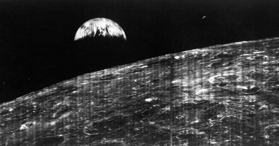 El 23 de Agosto de 1966 la sonda Lunar Orbiter I, tomaba la primera ...