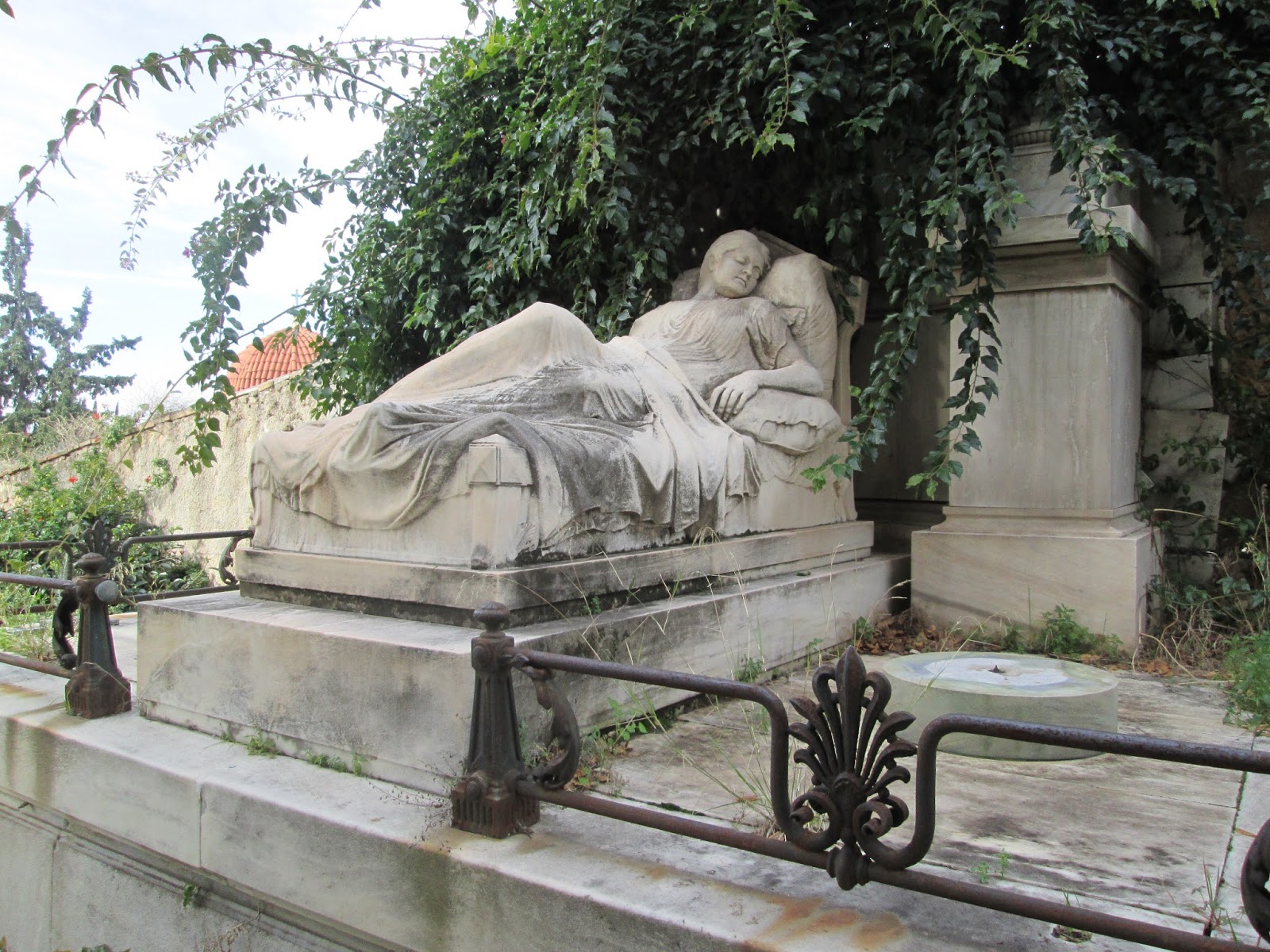 Athens First Cemetery in Greek: ΠΡΩΤΟ ΝΕΚΡΟΤΑΦΕΙΟ ΑΘΗΝΩΝ, Μικρή ...
