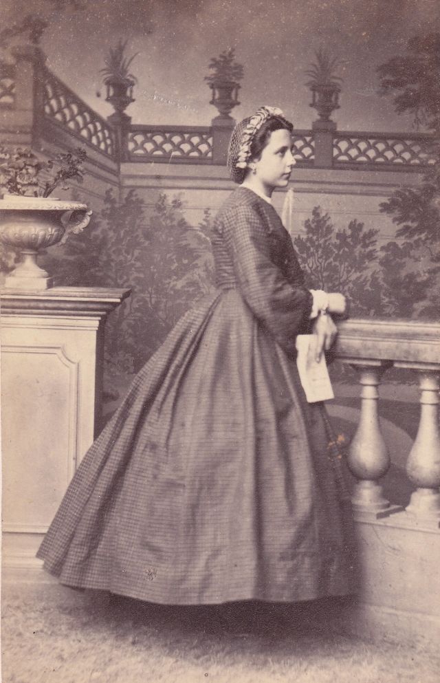 30 Elegant Photos Show the 1860s Women’s Dress Styles ~ Vintage Everyday