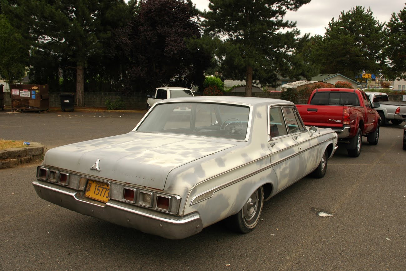 OLD PARKED CARS.: 1964 Dodge Polara 500.
