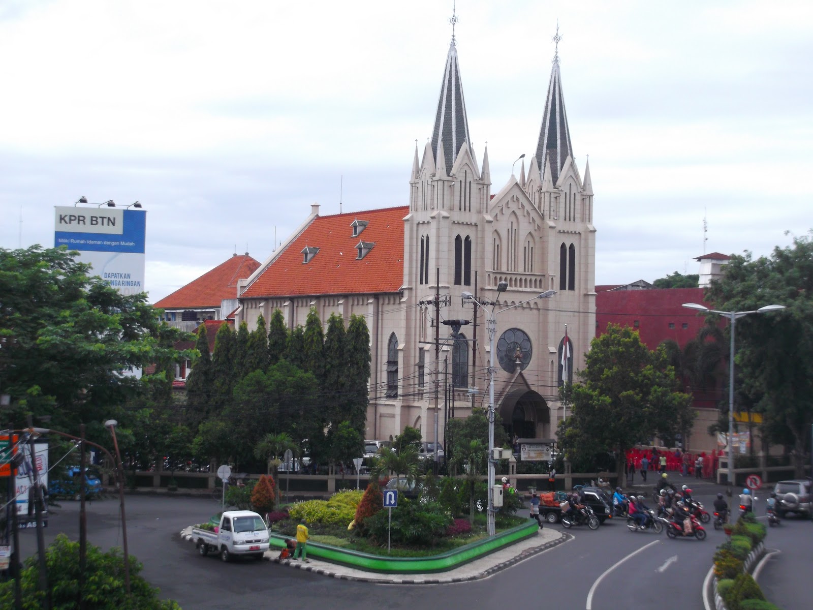 Gereja Katolik Paroki Hati Kudus Yesus Malang ~ Kekunaan