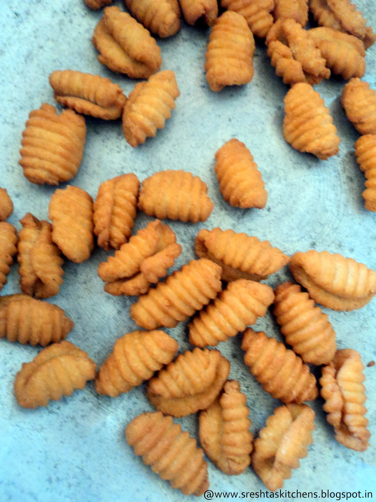 Sreshta's Kitchen: Karam Gavvalu / Savory Shells