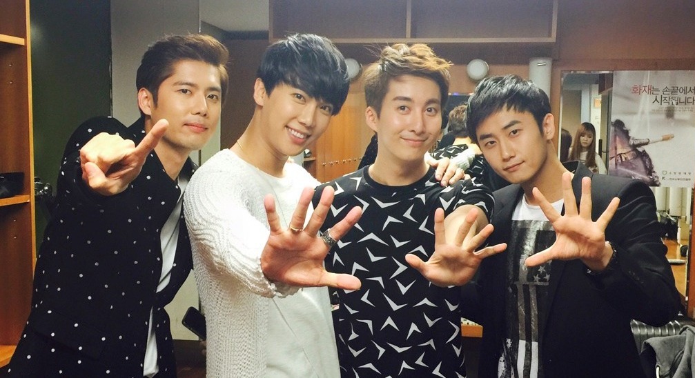 SS501 saluda a los fans como un grupo de 4 miembros en una reunión | Kpop Replay