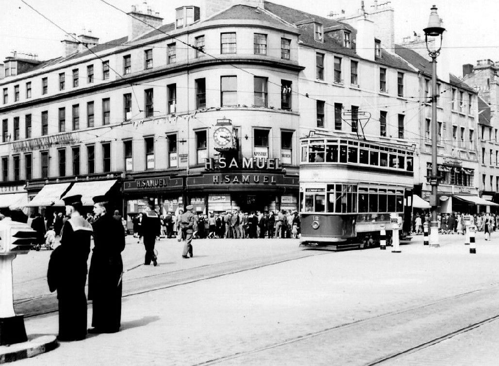 Tour Scotland: Old Photograph Of The City Centre Of Dundee Scotland