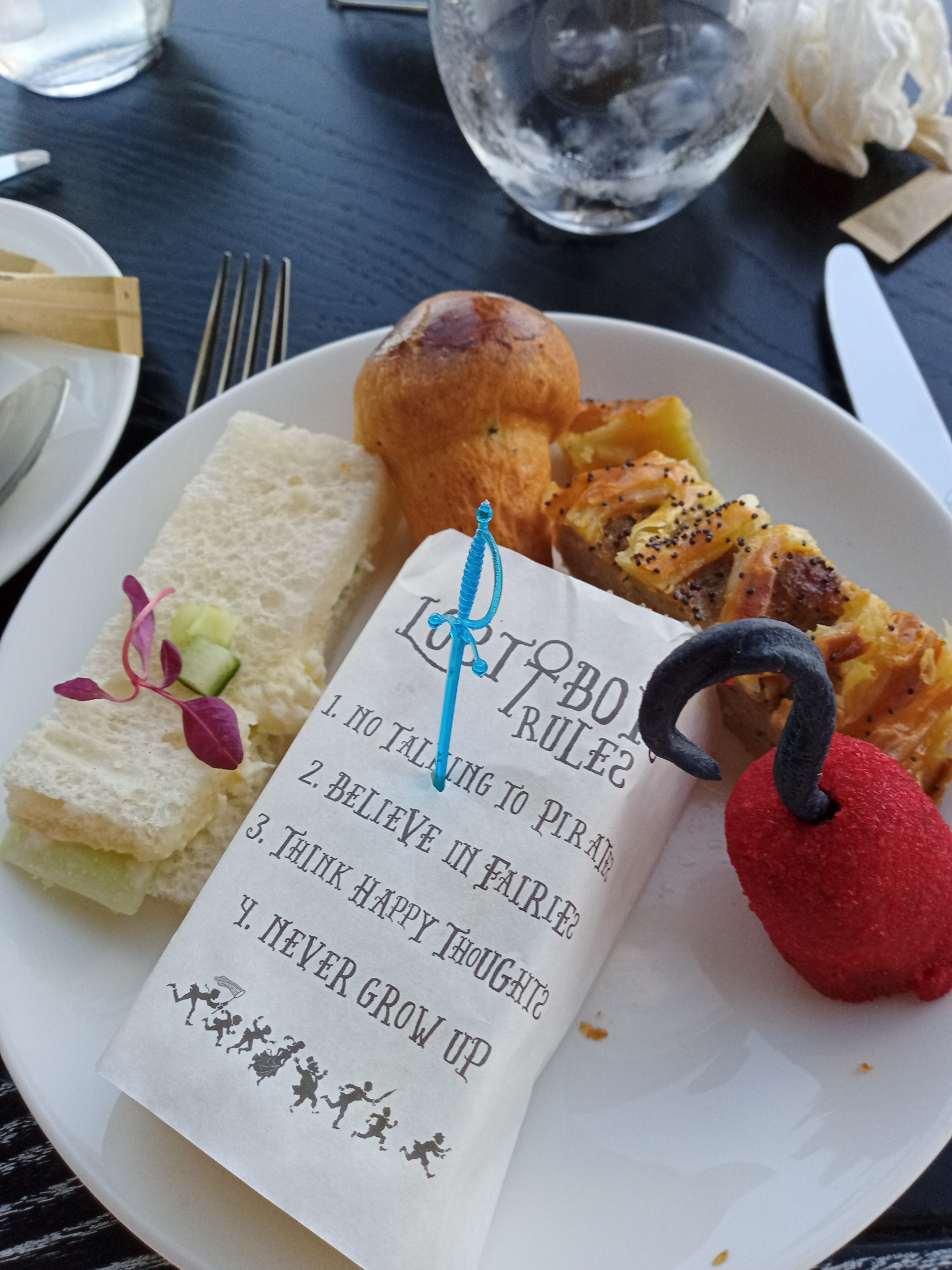 2teaornot2tea: Peter Pan themed afternoon tea at The Shard food OK but ...