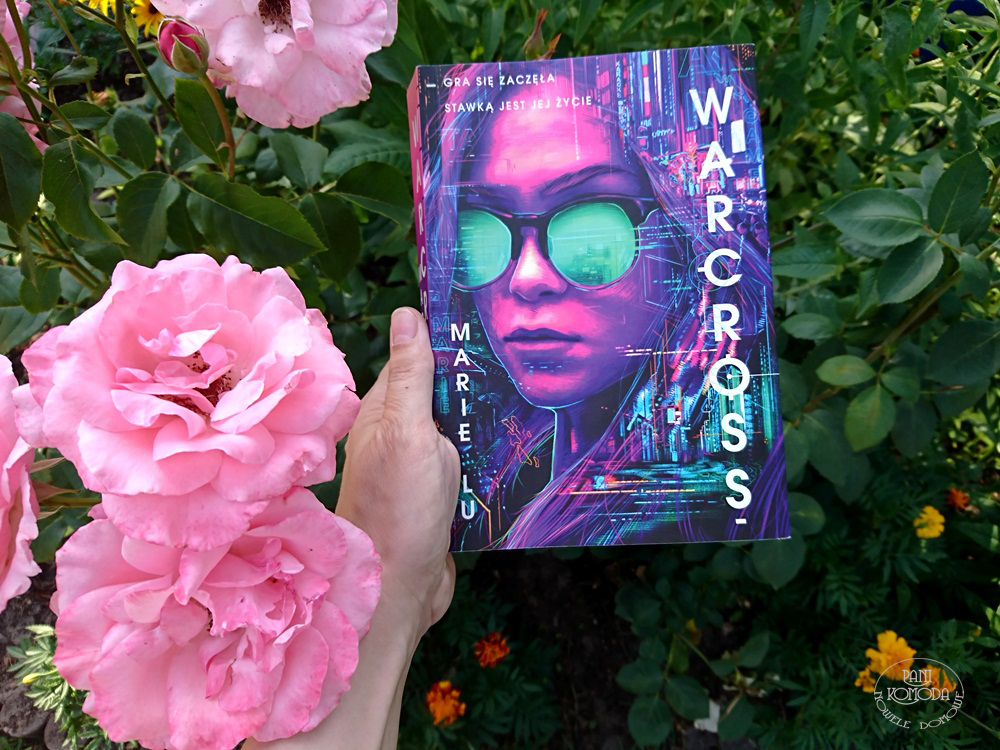 Nowele Domowe : Warcross Marie Lu. Recenzja.