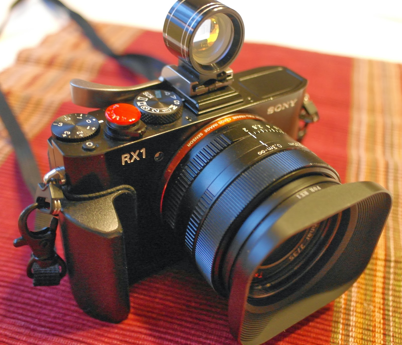 Phi Slamma Camera: Sony RX1 / Fotodiox grip&hood / TU-CSEP-2 thumbs up