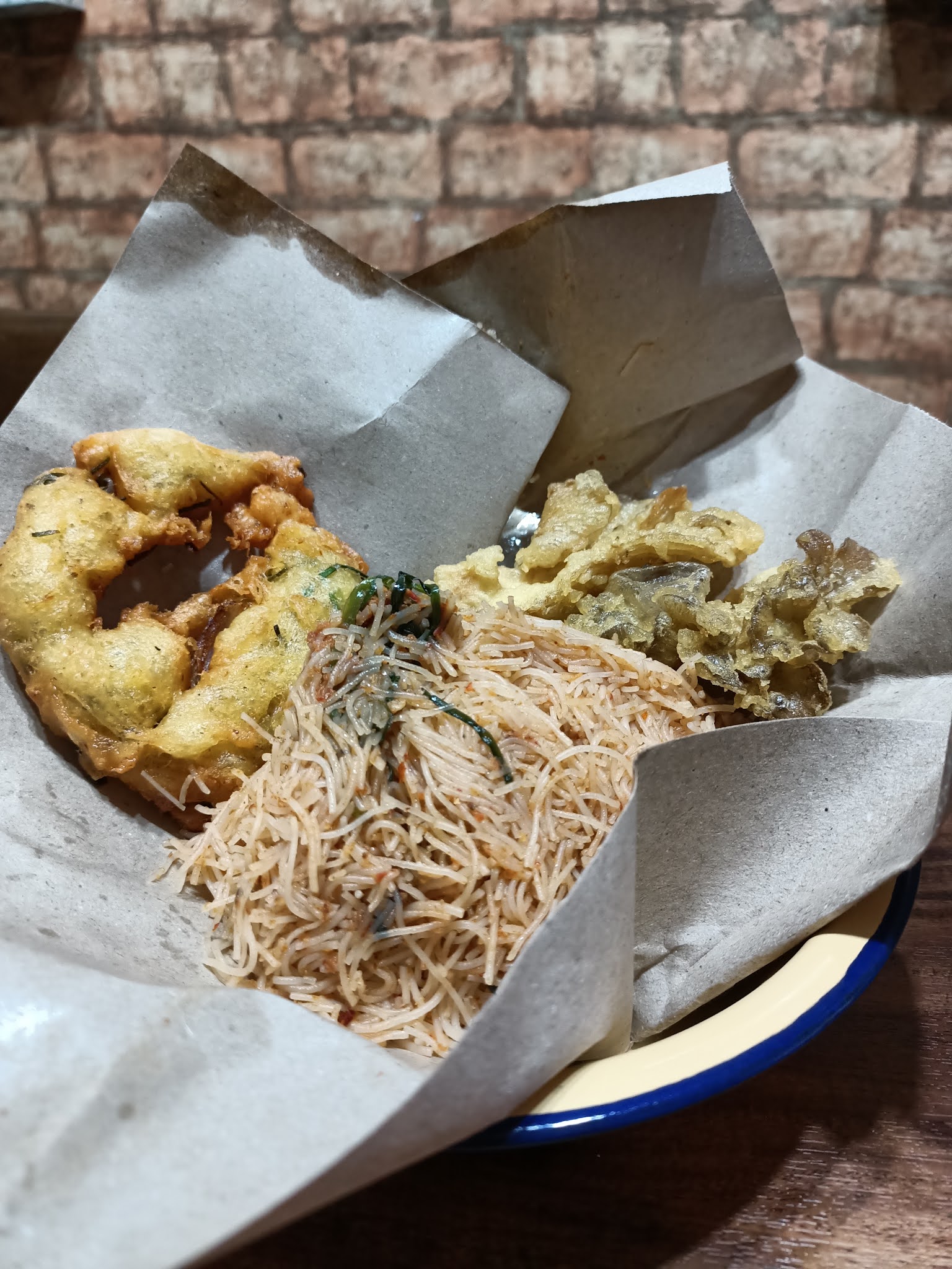 BIHUN SEBUNGKUS, CENDAWAN SERINGGIT