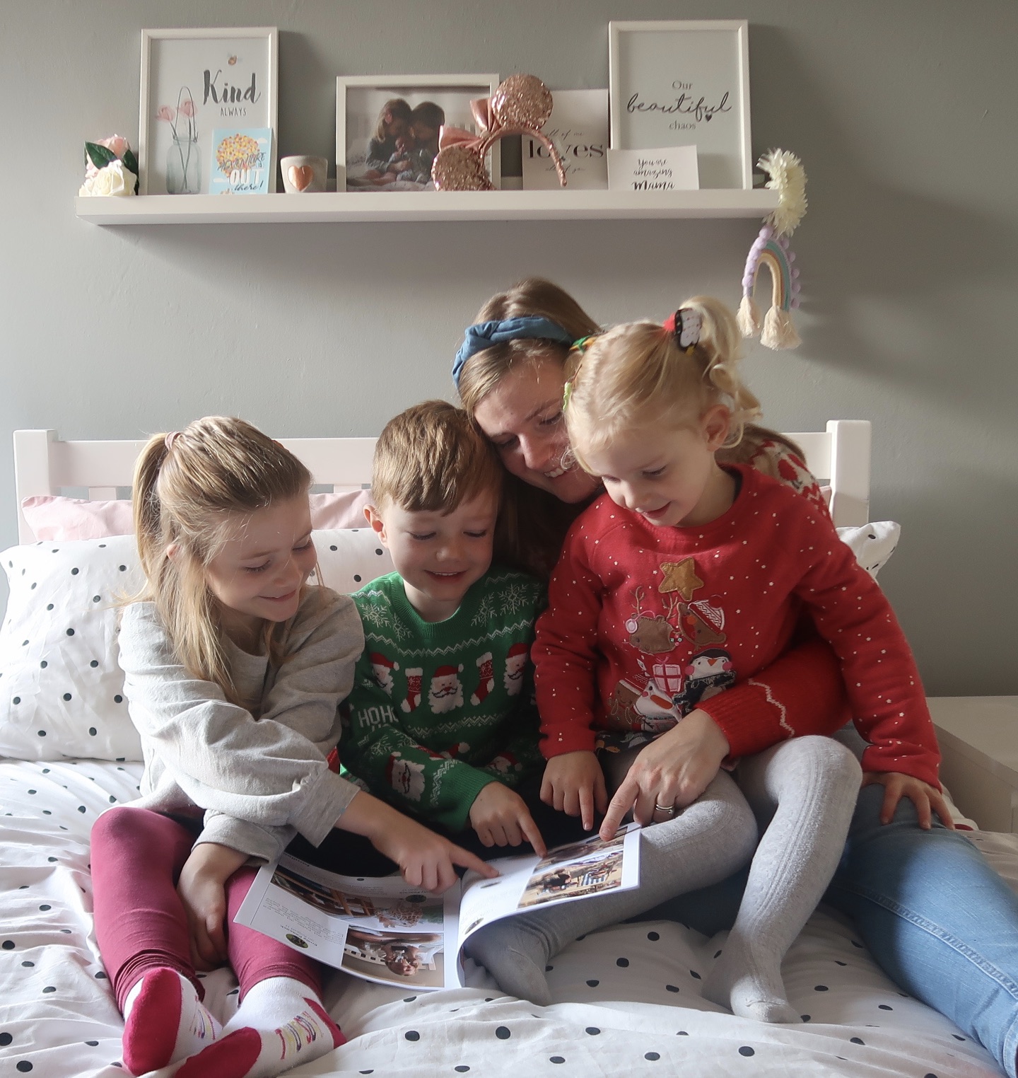 Famileo Gazette - The Family Newspaper | Review | Emily and Indiana