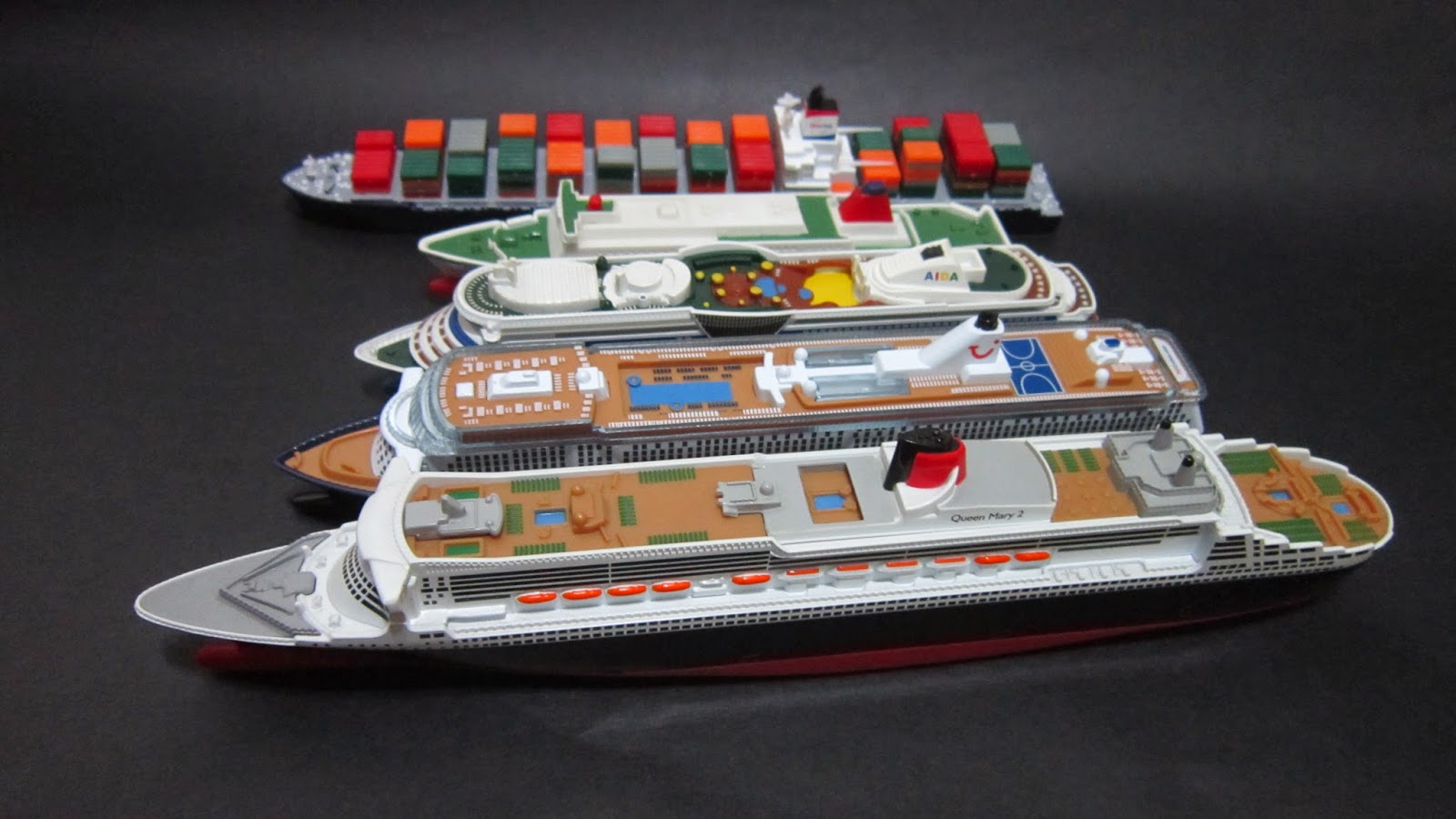 Jhan 個人模型製作工房 model toy making studio (^-^): Siku 1/1400 TUI Cruises ...