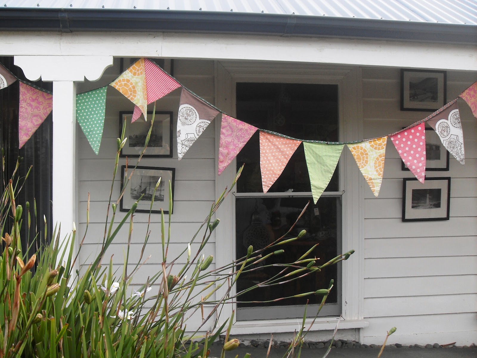 Hung Up On Retro: Split Point Lighthouse & Stables