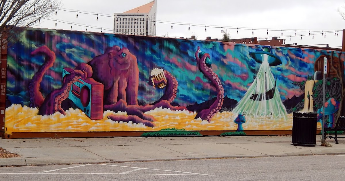 Altered Book Lover: Monday Murals: Strange mural