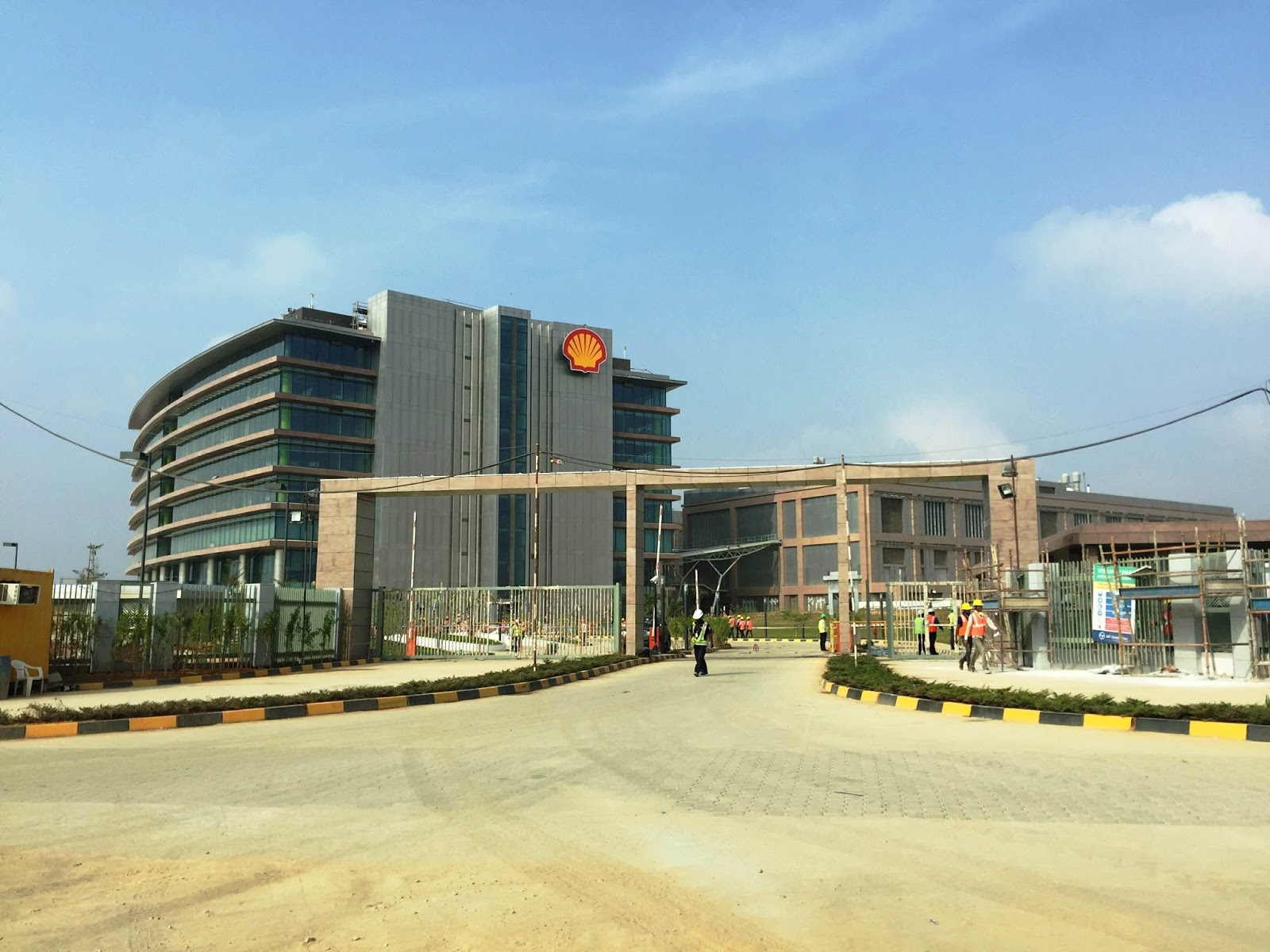 Lizzie as a Mummy: Taking Over India