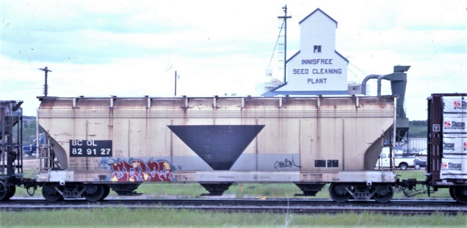 Trackside Treasure: BCOL Covered Hoppers