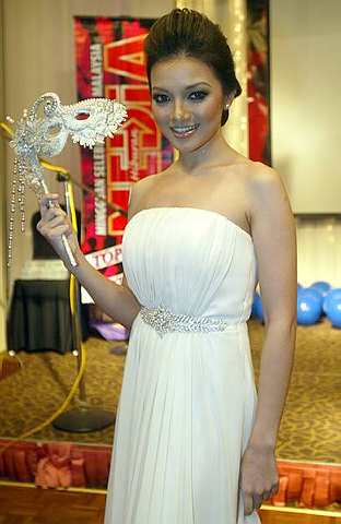 Koleksi Gambar Berkemban Neelofa (10 Gambar)