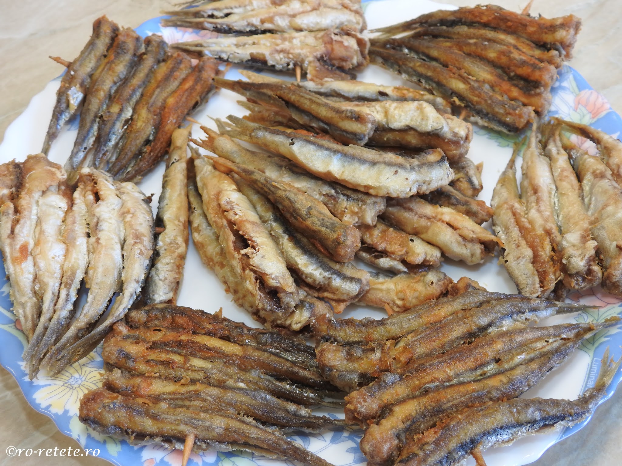 RO-Retete.ro: Hamsii prajite pe scobitoare