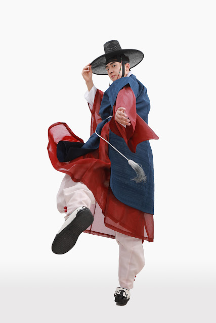 Introducing the new design of Hanbok in a kingdom (with Hanboknam)