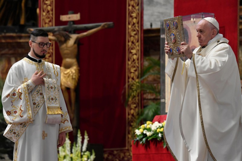 southern orders: LATIN RITE VERSES EASTERN RITE IN LITURGICAL VESTURE